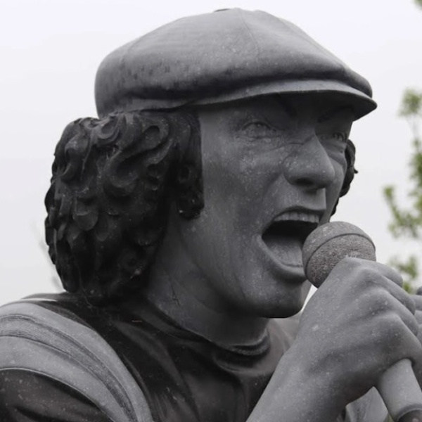 AC/DC, inaugurata in Belgio una statua per Brian Johnson - Radiofreccia