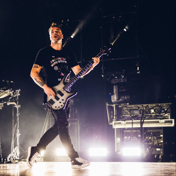 Chris Wolstenholme dei Muse frontman dei Chromes - Radiofreccia