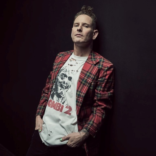 Corey Taylor si commuove durante un incontro con i fan - Radiofreccia