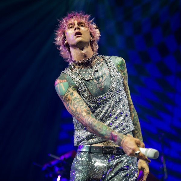 Machine Gun Kelly torna alle origini con il nuovo singolo Pressure ...