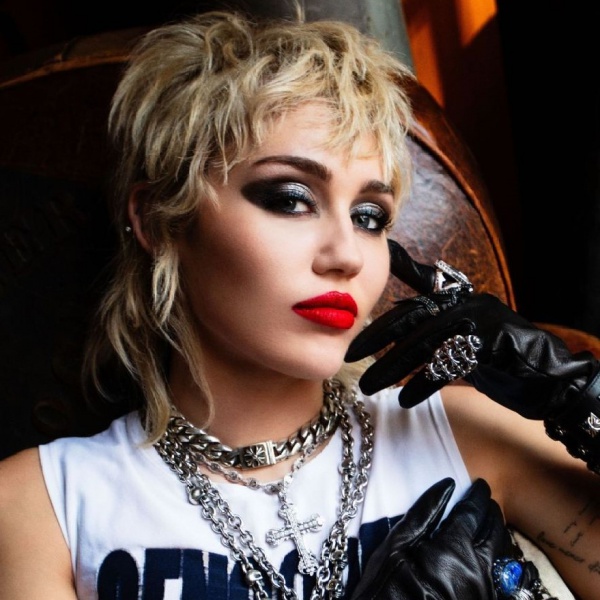 Miley Cyrus star dello serata benefica di Steven Tyler - Radiofreccia