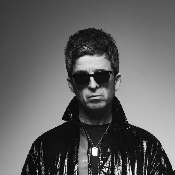 Noel Gallagher Ascolta Pretty Boy Remixata Da Robert Smith Dei Cure 4405