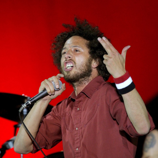 Rage Against The Machine, Zack De La Rocha si è infortunato alla gamba ...