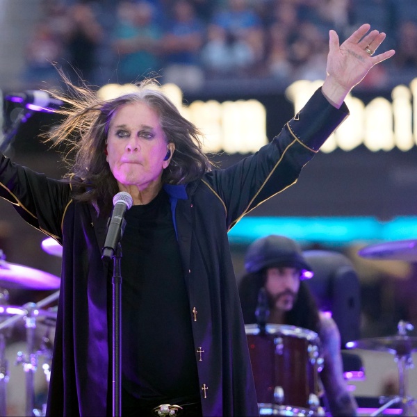 Sharon Osbourne: "In caso di bomba resterebbero Ozzy, gli scarafaggi e ...